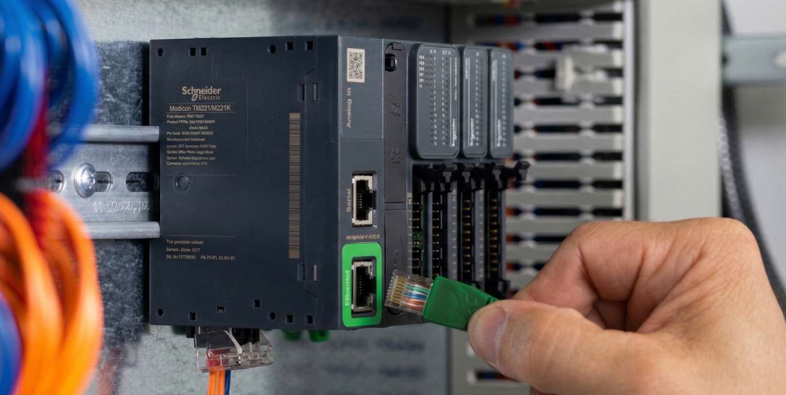 ¿Qué es un PLC y por qué es clave en la automatización industrial ...